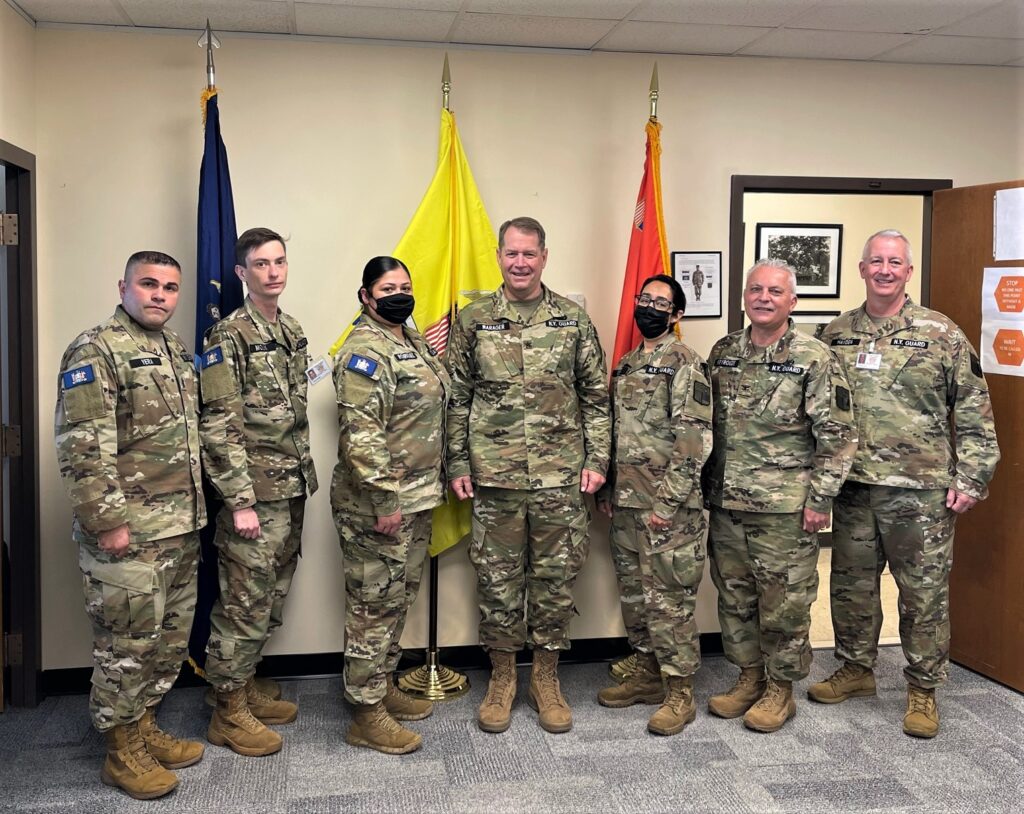 NY Guard Commander visits staff at Command Center - StateDefenseForce.com