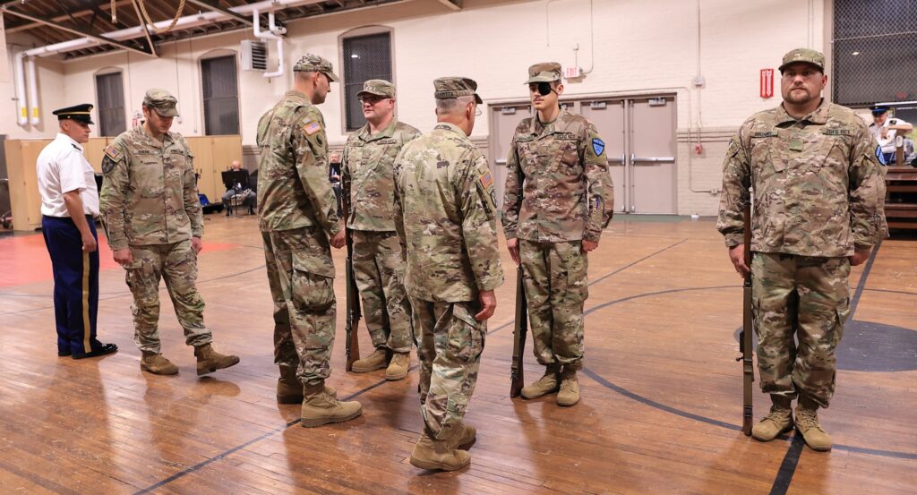 Connecticut Army National Guard Soldiers Judge Foot Guard Drill ...